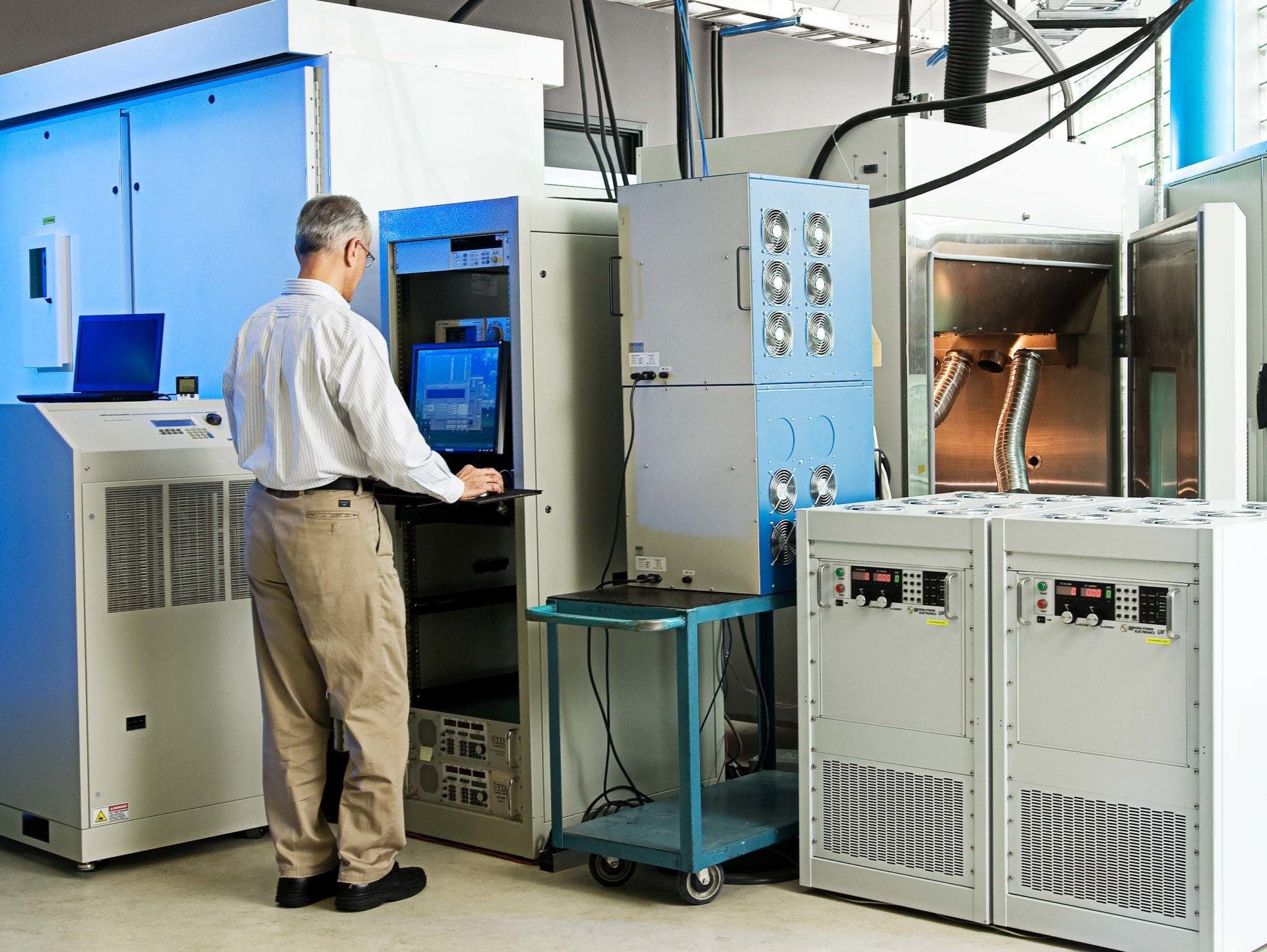 XW Pro 8.5 kW Solar Inverter - Schneider Electric Solar Europe